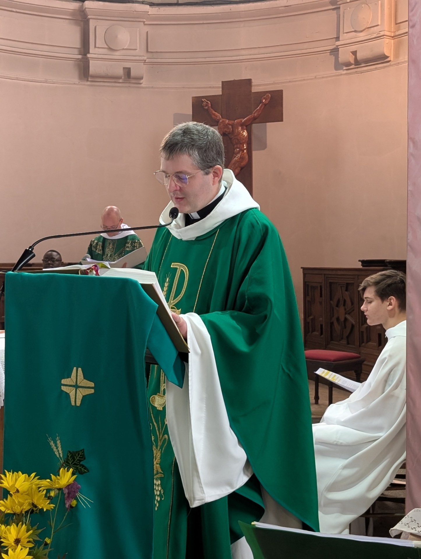 L'installation du Père Matthieu de Jenlis dans la paroisse Notre Dame ...